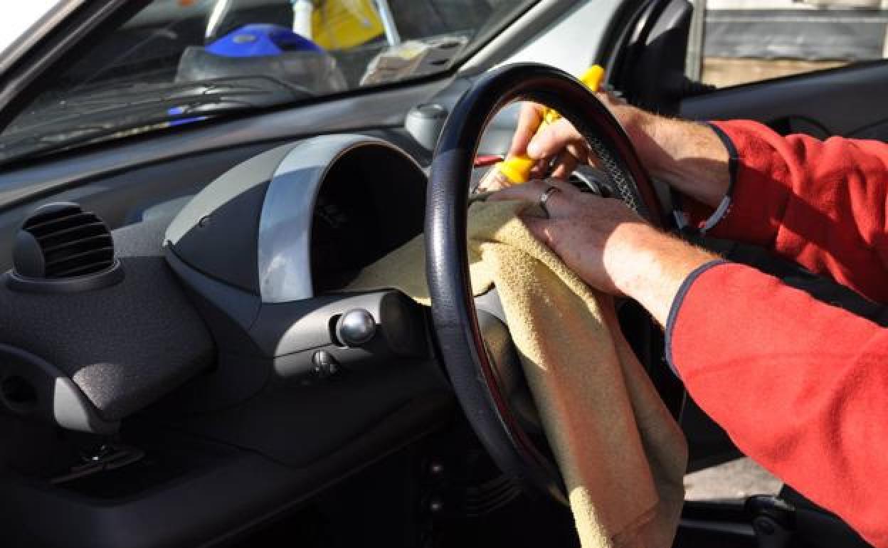 Esto es lo que necesitas saber para dejar como nuevo el salpicadero de tu coche | La Verdad